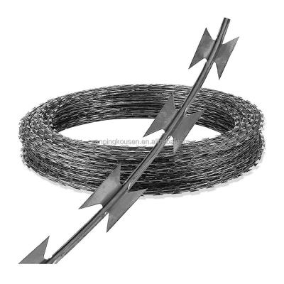 Cina Fence di sicurezza accessibile filo spinato con diametro del filo da 1,6-3,2 mm e due fili di torsione in vendita