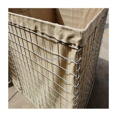 China Galvanisierte Schweiß Gabion Barriere Bastion Sandwand mit quadratischem Loch und grünem Geotextil zu verkaufen