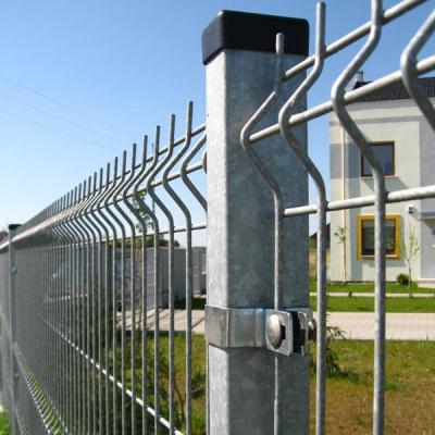 Cina Fence a maglia di metallo con telaio di metallo Forma rettangolare per recinzioni agricole convenienti in vendita