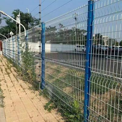 China Rectangular Post Hot-dipped gegalvaniseerd 3D gelast gebogen driehoek paneel hek voor tuin Te koop