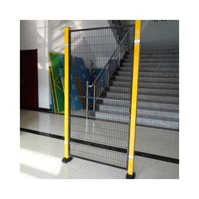 Cina Acciaio termicamente trattato 3D curvo Saldato Wire Mesh Fence di sicurezza pannello con superiore in vendita