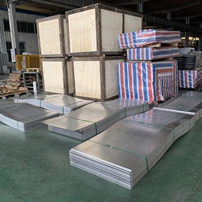 Cina Acciaio termicamente trattato 3D curvo Saldato Wire Mesh Fence di sicurezza pannello con superiore in vendita
