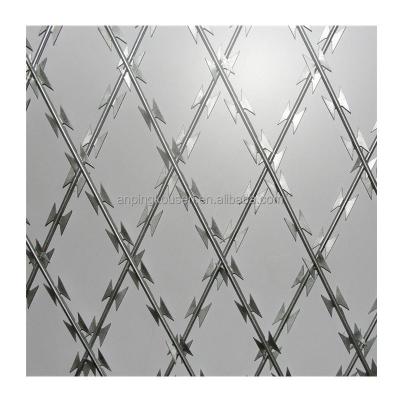 Cina Fence di sicurezza galvanizzata filo spinato a rasoio croce con diametro di filo da 1,6-3,2 mm in vendita