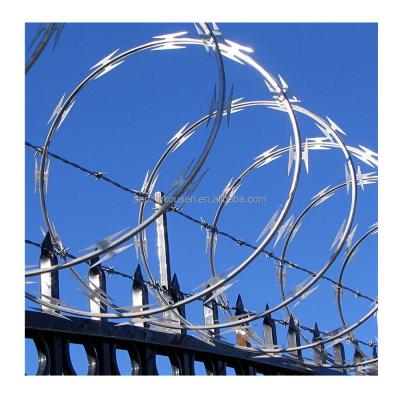 Cina Galvanizzato/PVC rivestito Fermo filo spinato caldo immerso Galvanizzato per recinzioni agricole in vendita