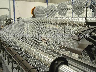 China 25*25mm Tamanho Aberto Diamant Galvanizado Chain Link Wire Mesh Cercas para campos de beisebol à venda