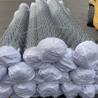 Cina Acciaio a basso tenore di carbonio filo di acciaio facilmente Diamante maglia Ciclone Recinzione PVC Rivestito Chain Link Recinzione in vendita