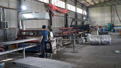 Cina Recinzione 3,0 mm diametro del filo 3D curva galvanizzata Saldata rete di filo Recinzione triangolare rete in vendita