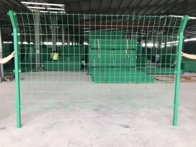 Cina Pareti per recinzioni da giardino Pvc rivestito Recinzione a maglia di filo 3d con rete di recinzione curva 3d in vendita