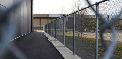 Cina Recinzione a catena a maglia fine per cancelli a traliccio Dimensione aperta 25*25mm 50*50mm 60*60mm 80*80mm in vendita