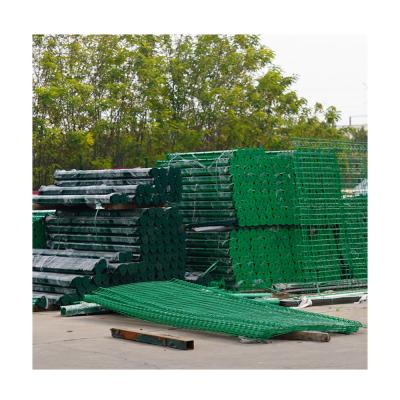 Cina Verde PVC rivestito 3D V triangolo piegatura curva Saldato rete di filo di legno di recinzione pannello per giardino in vendita