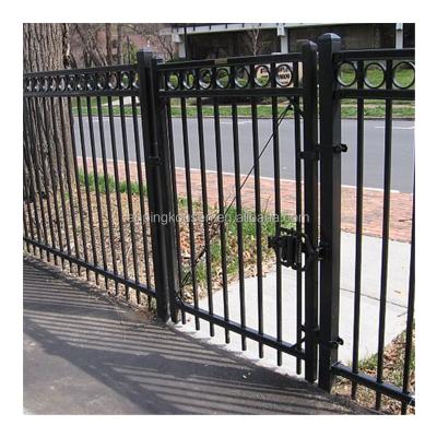 Cina 6x8 ft Hot Dip Galvanized Powder Coated Garden Metal Picket Fence con Spear Top in vendita