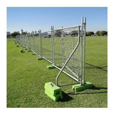 China 18 Gauge Panel Cercas temporárias com arame farpado na parte superior de abertura de rede de enchimento à venda