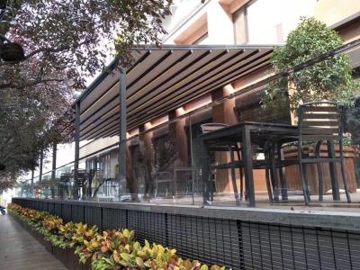 Cina Pergola in PVC in alluminio, telone retrattile, telone retrattile Pergola Hotel in vendita