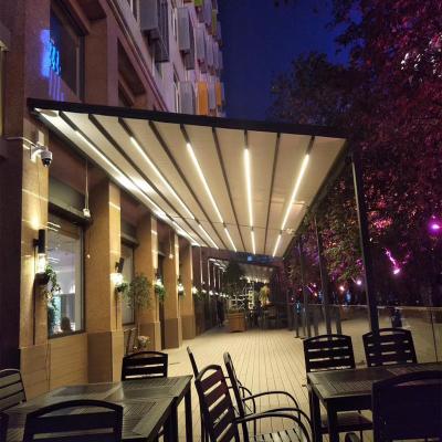 Cina Tetti pergola a lamina di PVC con motore Ombra solare Coperture di patio in alluminio in vendita