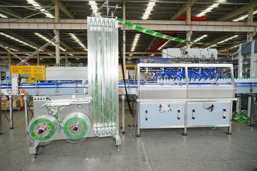 China Single Head Shrink Sleeve Equipment Automatic Shrink Sleeve Applicator Machine for Round Square Flat Bottle for sale