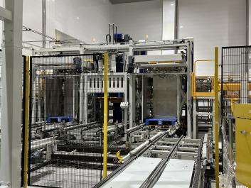 China Semi Automatic Plastic Bottle Packaging Machine Loading And Unloading Cage for sale