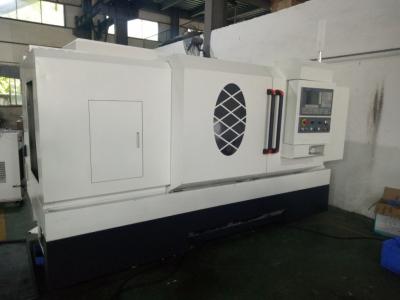 Cina CNC del tornio di CNC della macchina di verticale del letto di inclinazione del letto piano che gira la manica assiale del   250mm delle parti con il motore mandrino 11KW in vendita