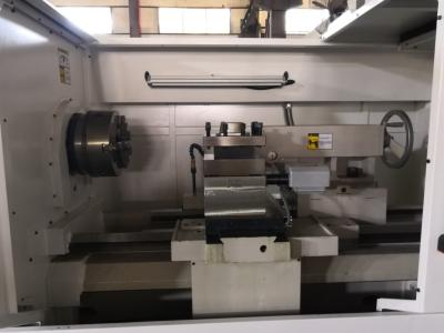 Cina CNC del tornio di CNC della macchina di verticale del letto di inclinazione del letto piano che gira la manica assiale del   250mm delle parti con il motore mandrino 11KW in vendita