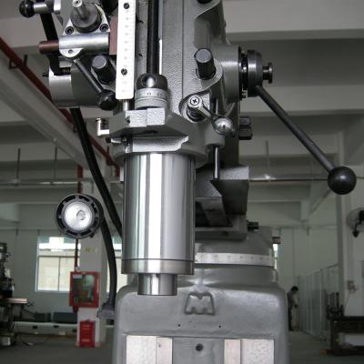 Cina Ginocchio automatico universale della fresatrice del fuso R8 che macina tolleranza 0.002mm del fuso 4VA in vendita