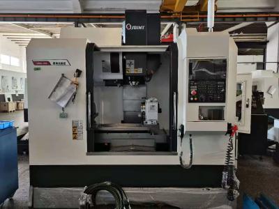 Cina 4 centro di lavorazione di CNC di asse RS232 5.5kw con la contropunta idraulica in vendita