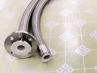Cina EN16 PTFE ha allineato gli accessori per tubi convoglia la flangia della parte girevole con lo stinco dentato del tubo flessibile in vendita