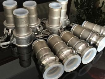 Cina PFA ha allineato il Camlock di acciaio inossidabile che coppia i montaggi di tubo flessibile maschii dell'adattatore SS316 di E in vendita
