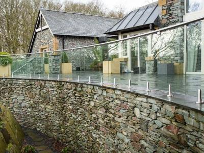 China Exterior stainless steel railings price with toughend glass for sale