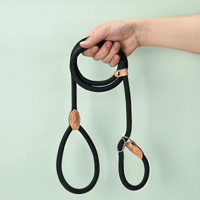Cina Corda di nylon rotonda del cane con i pezzi della pelle bovina che camminano la corda di formazione di P che stringe D telescopica in vendita