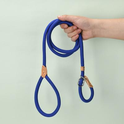 Cina Corda di nylon rotonda del cane con i pezzi della pelle bovina che camminano la corda di formazione di P che stringe D telescopica in vendita