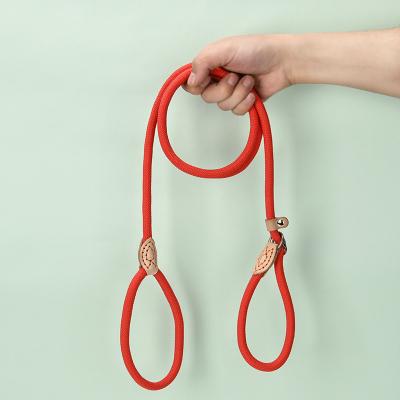 Cina Corda di nylon rotonda del cane con i pezzi della pelle bovina che camminano la corda di formazione di P che stringe D telescopica in vendita