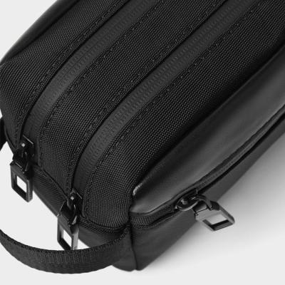Cina Black PU 20x13cm Cosmetic Toiletry Bag Embossed Logo in vendita