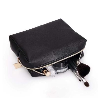 Cina Leisure Saffiano PU Promotional Gifts Bags Debossed Logo in vendita
