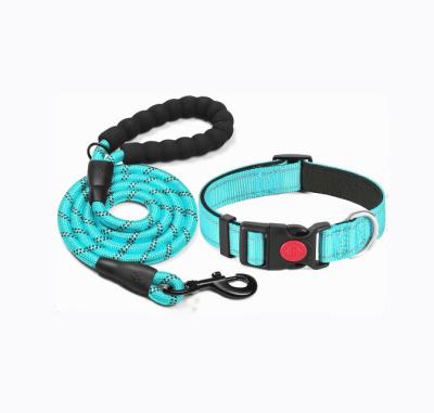 Cina Il neoprene molle riflettente durevole ha riempito i guinzagli di nylon regolabili respirabili dei collari di cane in vendita