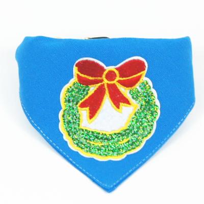Cina Collare medio su misura della bandana del cane del modello di Chirstmas piccolo della sciarpa adorabile del triangolo in vendita