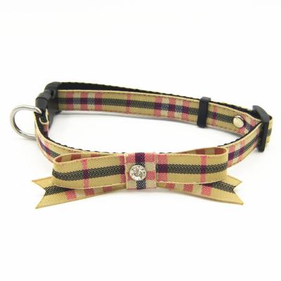 Cina Piccolo collare medio di vendita caldo di Bowknot del cane di stile del modello regolabile britannico del plaid in vendita