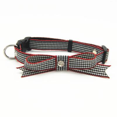 Cina Piccolo collare medio di vendita caldo di Bowknot del cane di stile del modello regolabile britannico del plaid in vendita