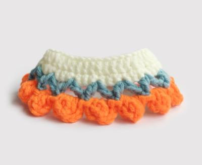 Cina Di lana fatto a mano del guinzaglio del collare di Tulip Bib Cat Dog Pet tricottato in vendita