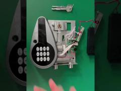 Mecanismo de motor de bloqueio por código eletrónico com desbloqueio de emergência para cofres de hotel