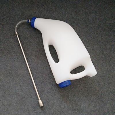 China Adjustable Rotation 3L-4L Calf Oral Syringe Drencher For Calves With Easy Disassembly And Cleaning for sale