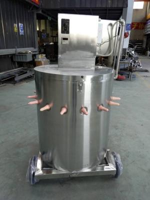 Chine Machines d'alimentation pour bébés bovins mobiles de 200L avec alimentation électrique à vendre