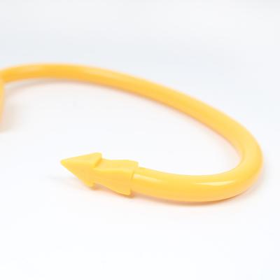 Cina 82mm Long Durable Perment Bull Nose Ring in giallo per il piercing del naso in vendita