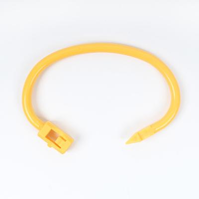 Cina 82mm Long Durable Perment Bull Nose Ring in giallo per il piercing del naso in vendita