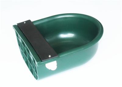China Abrevadero automático de plástico para ganado con válvula de flotador para controlar el nivel del agua en venta