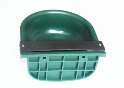 Cina Abbeveratoio automatico in plastica per bovini con valvola a galleggiante per il controllo del livello dell'acqua in vendita