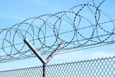 China Cross Razor / Single Razor Fence Security Wire Weatherproof For  National Defense for sale
