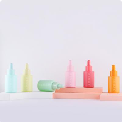 Cina Bottiglia di vetro liscia cilindrica blu/ viola da 30 ml con goccia blu/ viola per la bottiglia gocciolante vuota in vendita