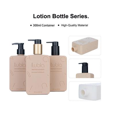 Cina 300 ml di plastica marrone/bianco rettangolo liscio con pompa nera per lozione shampoo in vendita