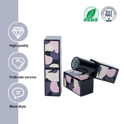 China 3.5g AL Botella lisa rectangular negra con tapa negra para tubo de lápiz labial vacío en venta