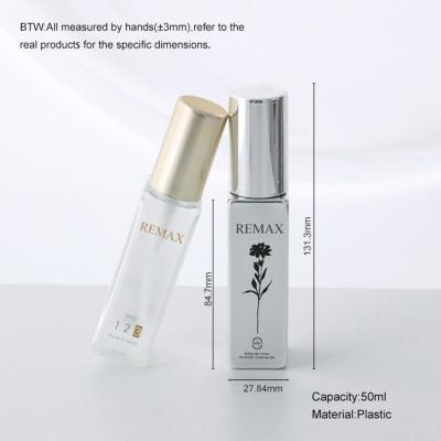 China Doorzichtige glazen parfumfles Cosmetische verpakking Goud gegraven dop 50 ml Te koop