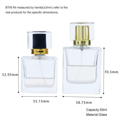 Cina 50 ml bottiglia di profumo di vetro con imballaggio cosmetico con tappo a filo dorato/nero in vendita